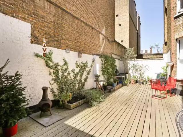 New 2 bedroom property to let in Munster Road, London, SW6 £.