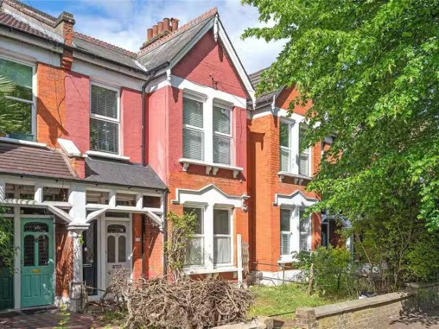 Just in! 2 bedroom property to let in Samos Road, London, SE20.