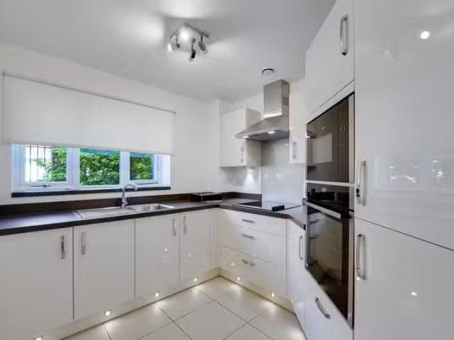 Rental! 2 bedroom retirement property for rent in 14 Churchfie.
