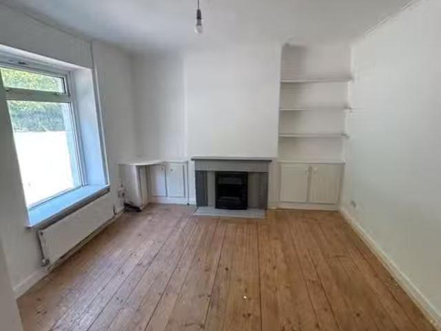 Cheap 2 bedroom terraced house for rent in Cowbridge Road West.