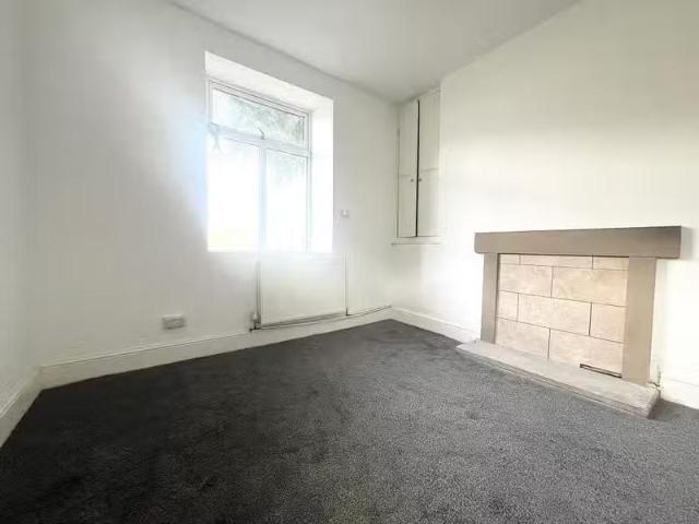 Charming 2 bedroom terraced house for rent in Chelsea Street.