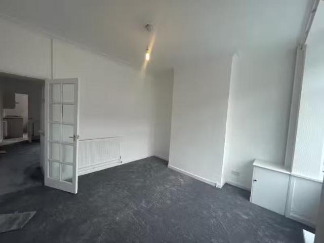 Nice 2 bedroom terraced house for rent in Grange Road, Kings H.