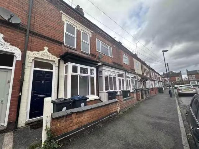 Just in! 2 bedroom terraced house for rent in Oxford Street, B30