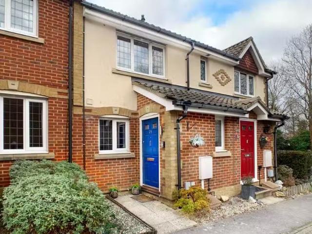 New 2 bedroom terraced house for rent in Lorne Gardens, Knaphi.
