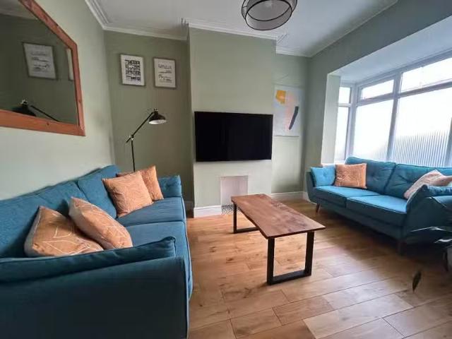 Just in! 2 bedroom terraced house for rent in Shirley Road, Bi.