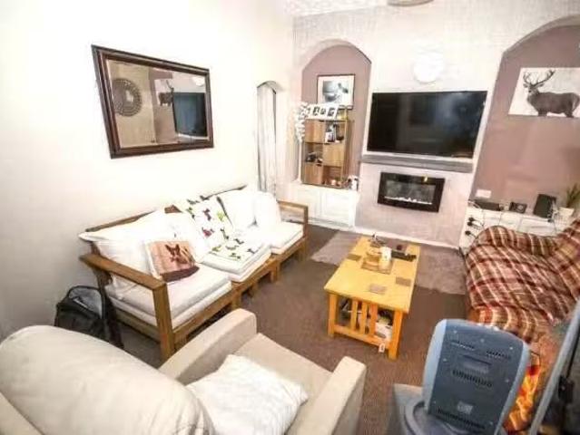 For Rent! 2 bedroom terraced house for rent in Station Road, B.