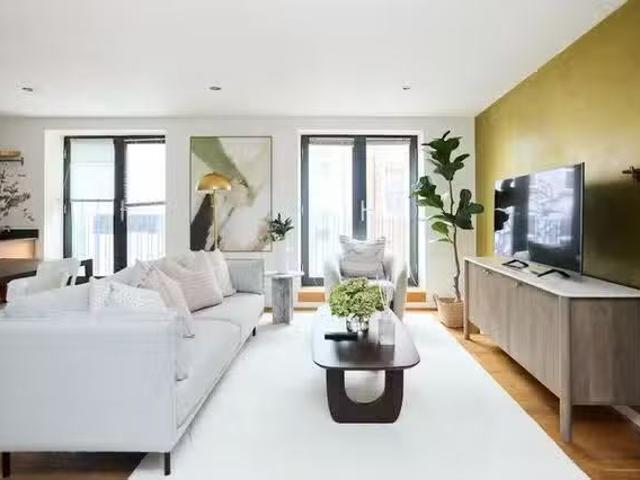 Cozy 2 BR Old Nichol Street