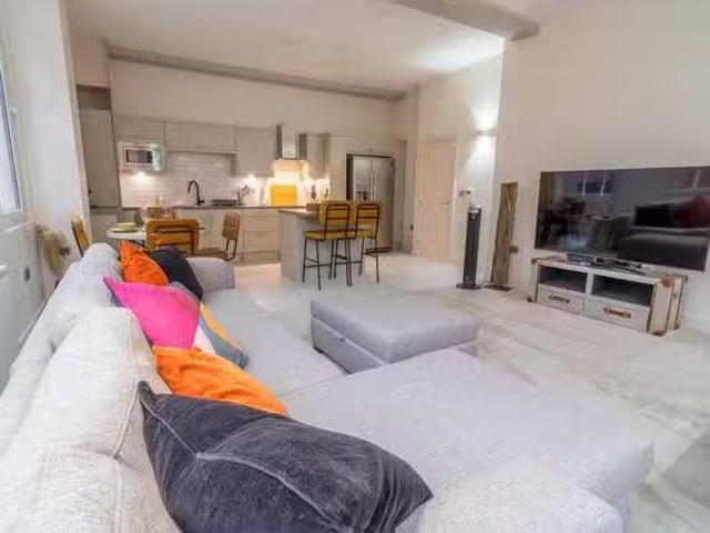 Cozy 2 BR Byard Lane