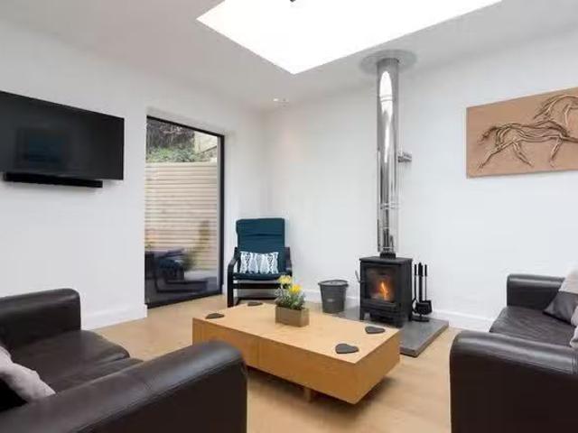 Just in! 2 BR Chapel Street