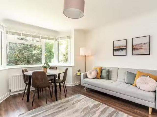 For Rent! 2 BR Kingswood Close