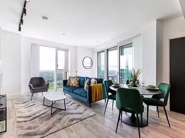 Nice 2 BR Portal Way