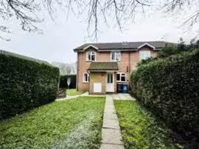 Cheap 2 BR Property & Houses to Rent: Scots Court, Hook, Hamps.