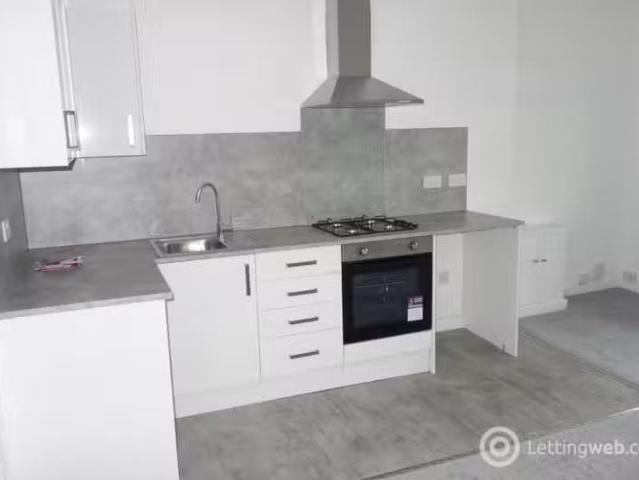 Cheap 2 BR Property to rent in 4 Grammar School Square, Hamilt.