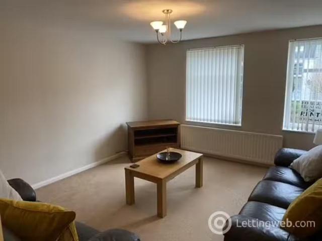 Cheap 2 BR Property to rent in 9 Linksfield Gardens, Aberdeen.