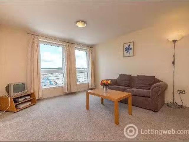 For Rent! 2 BR Property to rent in Constitution Street, Edinbu.