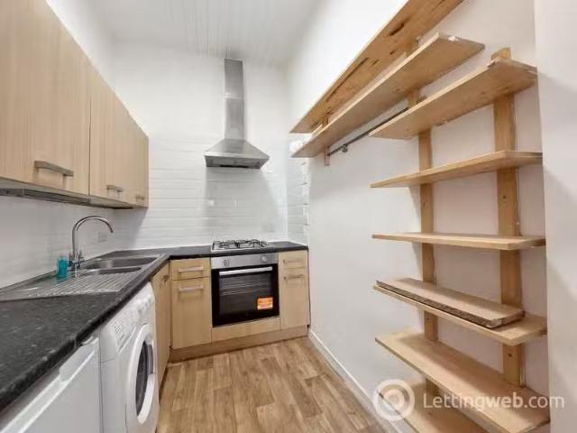 Cheap 2 BR Property to rent in Cathcart Road, Crosshill, Glasg.