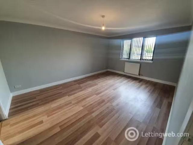 Unique 2 BR Property to rent in Cairnton Court, Westhill, AB32