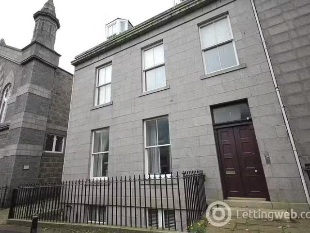 Charming 2 BR Property to rent in Crown Terrace, City Centre.