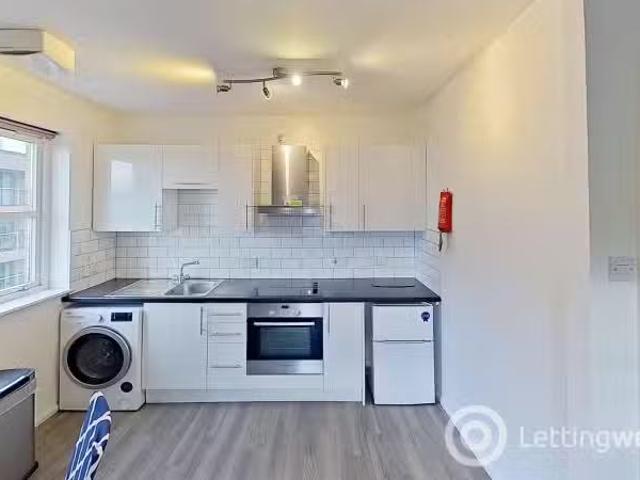 Cozy 2 BR Property to rent in Annandale Street, Edinburgh, EH7