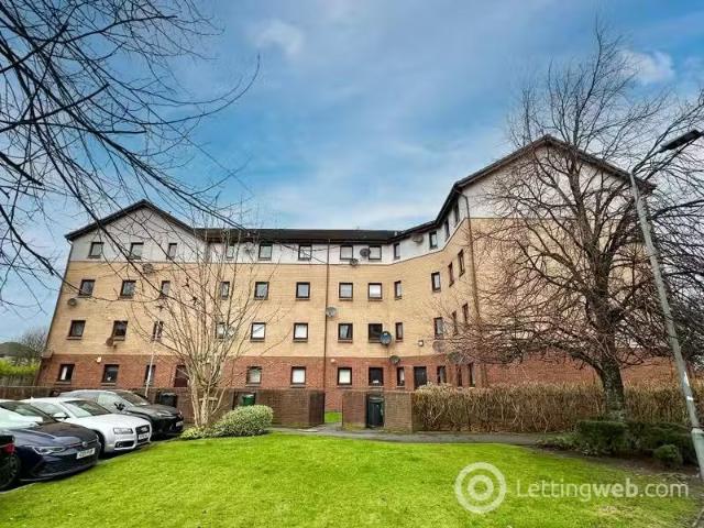 Cozy 2 BR Property to rent in Albion Gate, Paisley, Renfrewshi.