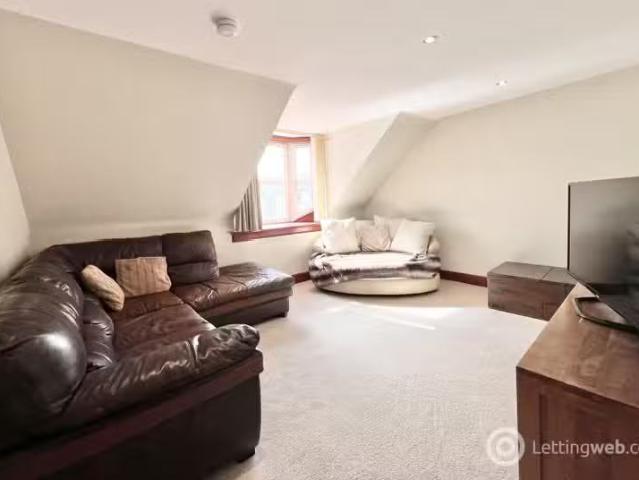 Just in! 2 BR Property to rent in Attic, 24 Union Wynd, Aberde.