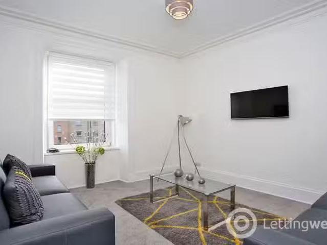 For Rent! 2 BR Property to rent in Baker Street, City Centre.