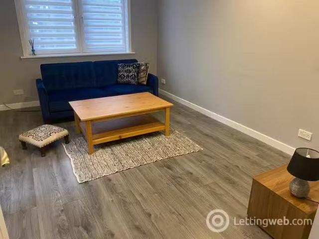 Cozy 2 BR Property to rent in Balnagask Road, Torry, Aberdeen.