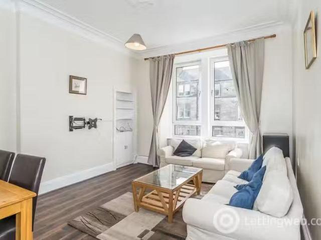 Nice 2 BR Property to rent in Brunswick Street, Edinburgh, EH7
