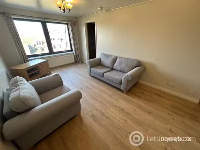 Rental! 2 BR Property to rent in Gordon Street, Top Floor Left.