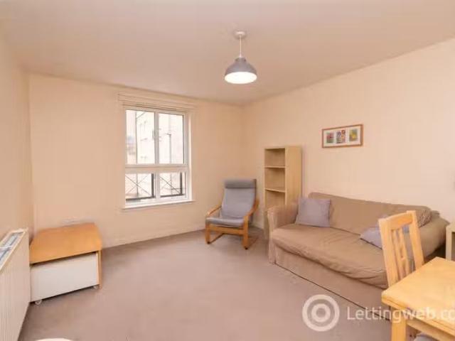 Charming 2 BR Property to rent in Dryden Gait, Edinburgh, EH7