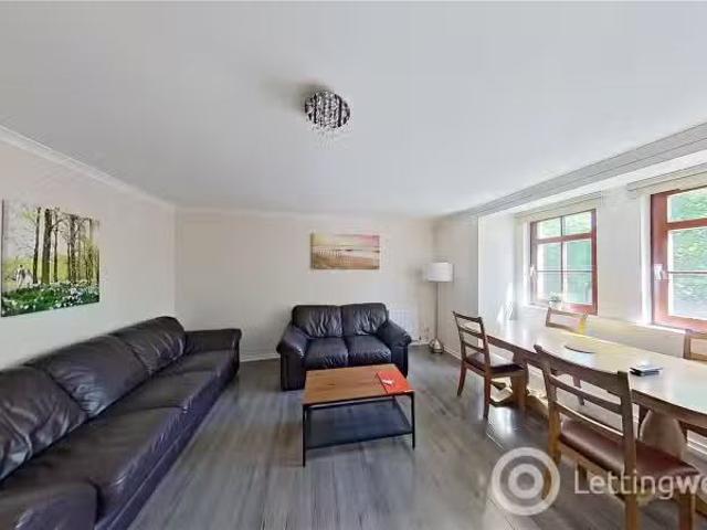 Cheap 2 BR Property to rent in East Cromwell Street, Edinburgh.