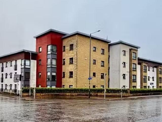 Unique 2 BR Property to rent in Flat 3 Lowland Court, Stepps.