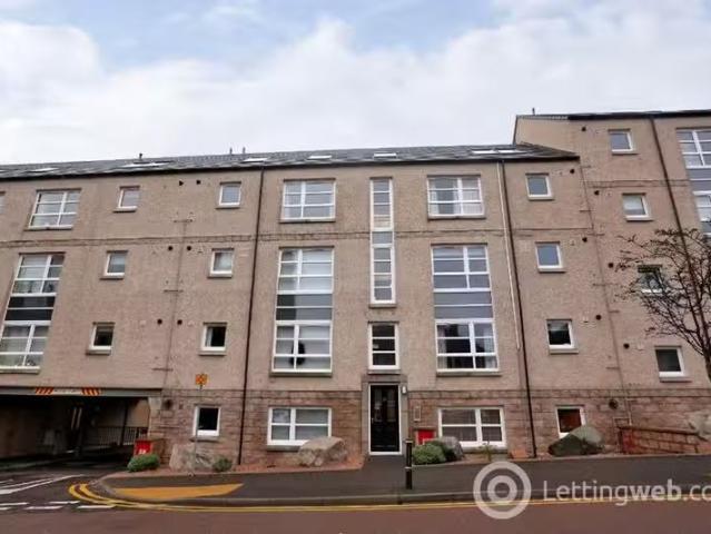 For Rent! 2 BR Property to rent in Flat B, Flat B Seaforth Roa.