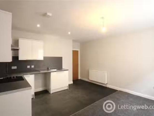 Cheap 2 BR Property to rent in King Street, Castle Douglas