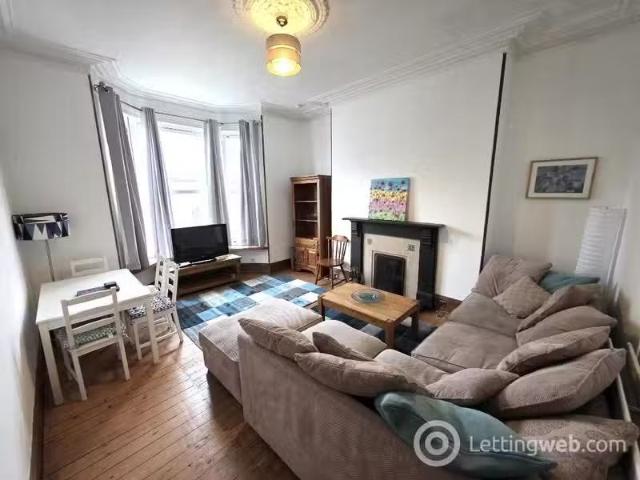 Just in! 2 BR Property to rent in Holburn Street, City Centre.