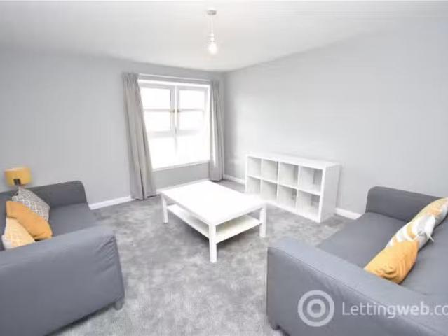 Cozy 2 BR Property to rent in Holland Street, Second Floor Lef.