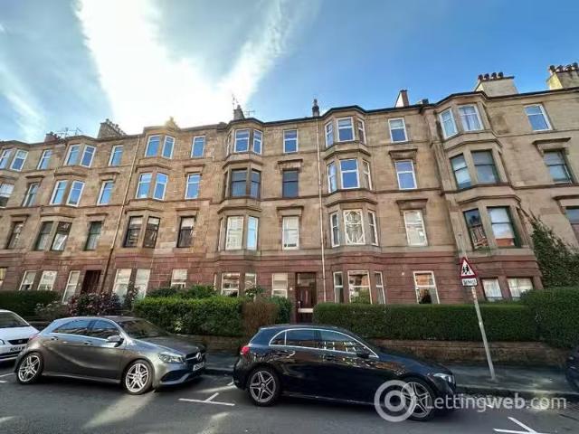 Cheap 2 BR Property to rent in Havelock Street, Dowanhill, Gla.