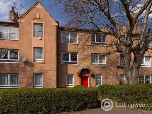 Cozy 2 BR Property to rent in Hutchison Cottages, Slateford, E.
