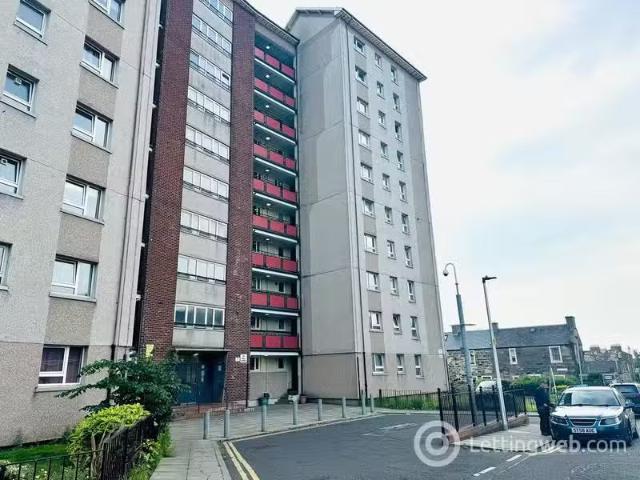 Charming 2 BR Property to rent in Inchkeith Court, Spey Terrac.