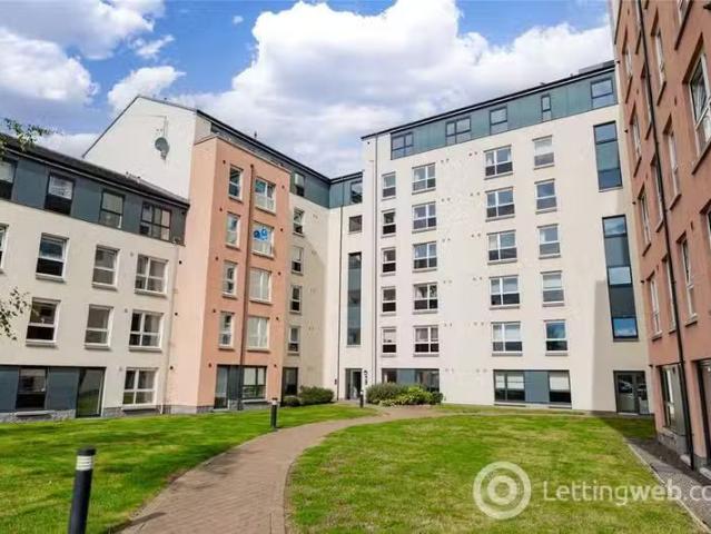 Cheap 2 BR Property to rent in Ocean Apartments, Park Road, AB24