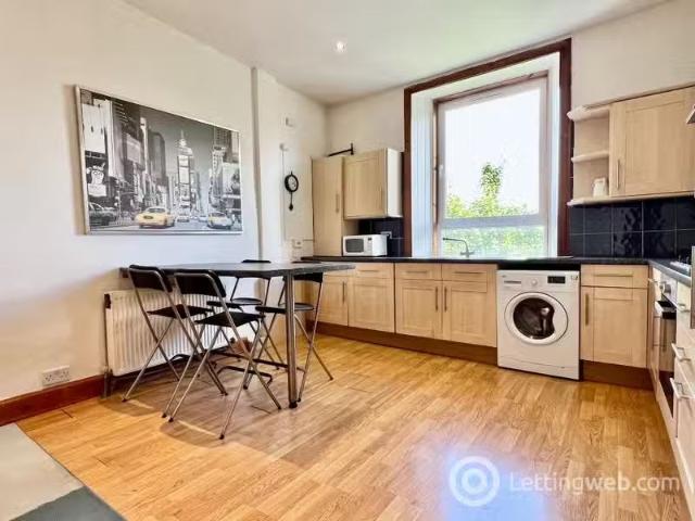 Just in! 2 BR Property to rent in Morningside Road, Morningsid.