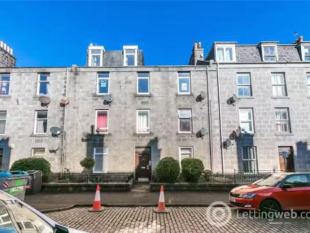 Deal! 2 BR Property to rent in Summerfield Terrace, Top Floor.