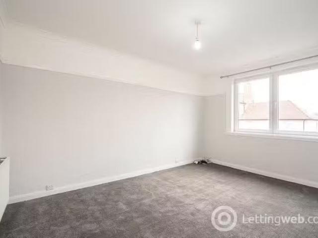 Deal! 2 BR Property to rent in Parkhead Avenue, Sighthill, Edi.