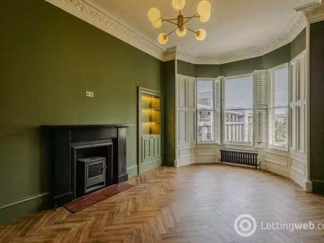 Nice 2 BR Property to rent in Perth Street, Edinburgh, EH3 5DW