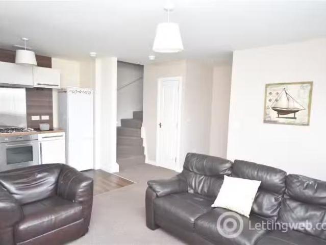 Deal! 2 BR Property to rent in Whitehills Square, Cove, Aberde.