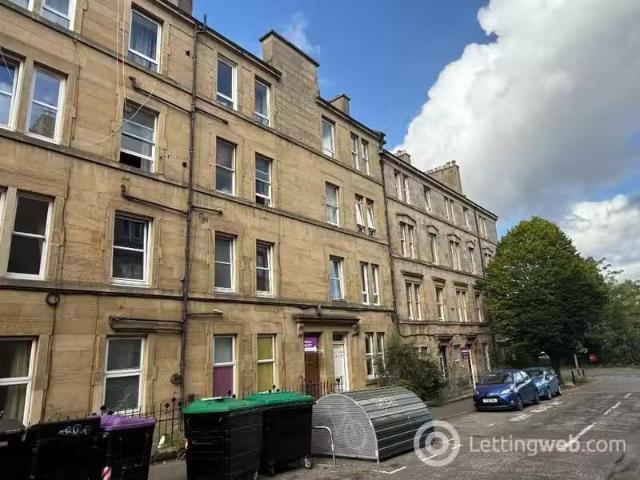 Charming 2 BR Property to rent in Tay Street, Polwarth, Edinbu.