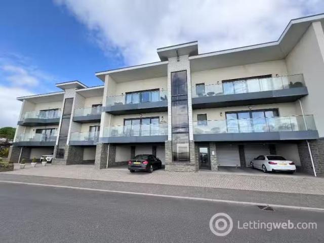 Charming 2 BR Property to rent in The Esplanade, Broughty Fer.