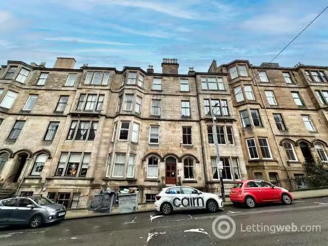 Cozy 2 BR Property to rent in Vinicombe Street, Hillhead, Glas.