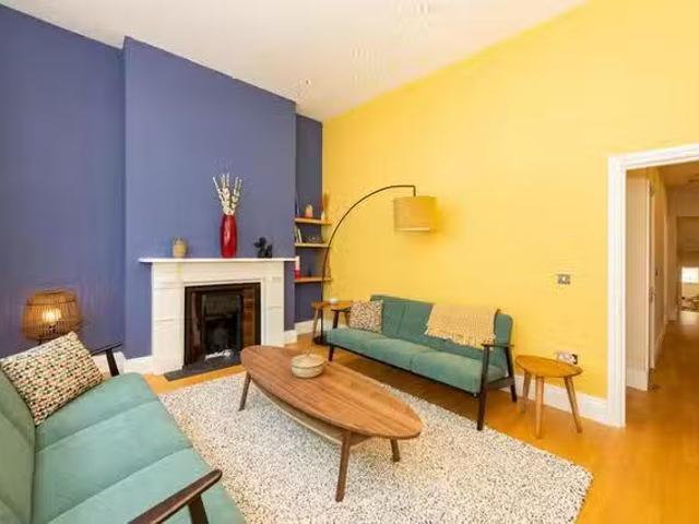 Unique 2 BR Queen Victoria Street