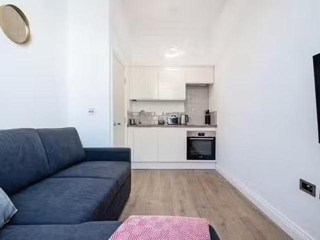 Unique 2 BR Spring Street